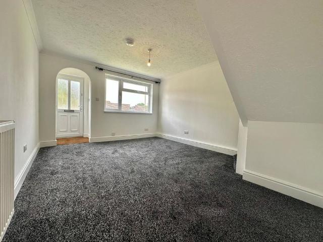 2 bedroom end of terrace house to rent