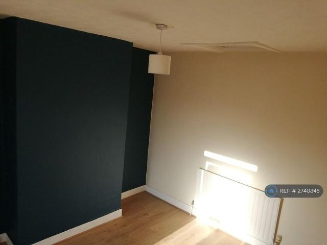 2 bedroom end of terrace house to rent