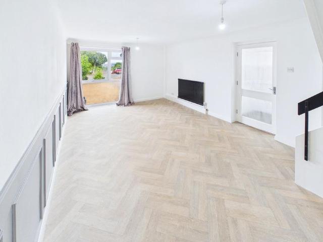 2 bedroom end of terrace house to rent
