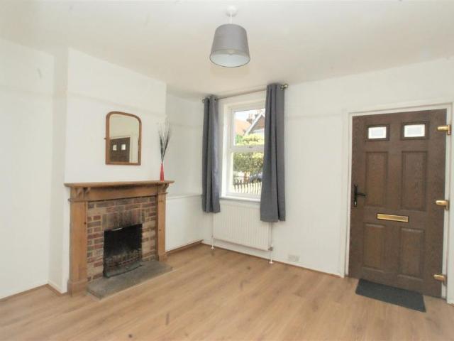 2 bedroom end of terrace house to rent