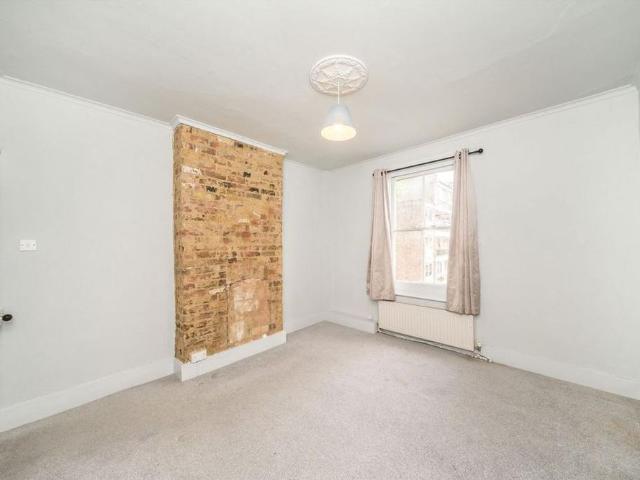 2 bedroom end of terrace house to rent
