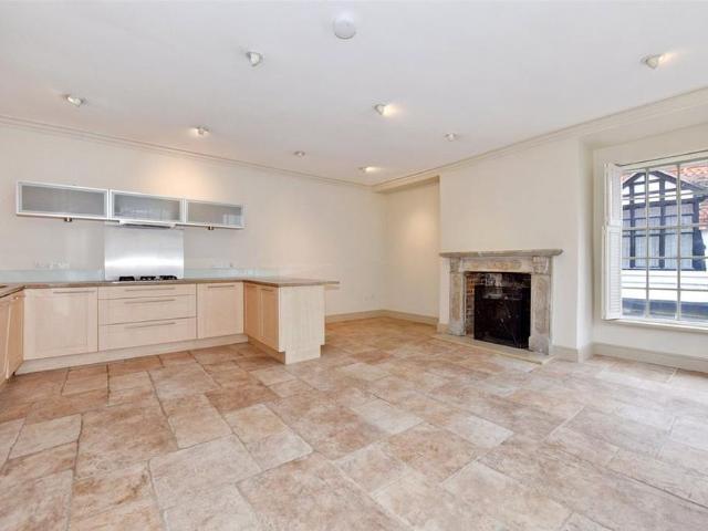 2 bedroom end of terrace house to rent