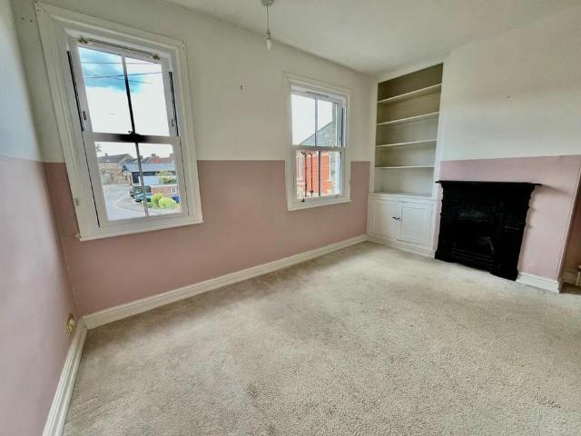 2 bedroom end of terrace house to rent
