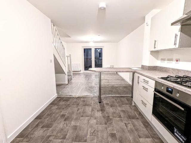 2 bedroom end of terrace house to rent