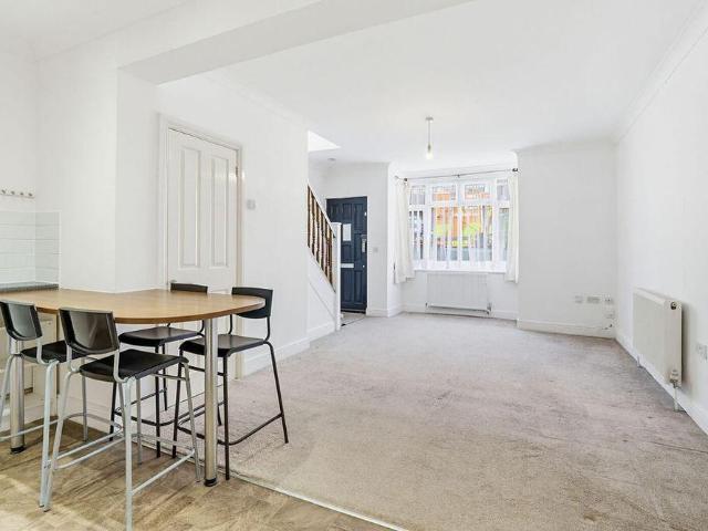 2 bedroom end of terrace house to rent