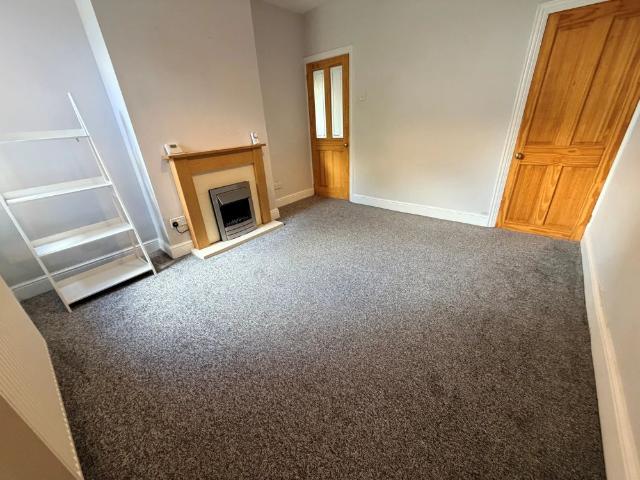 2 bedroom end of terrace house to rent