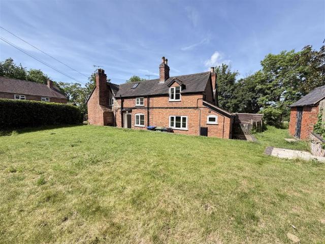 2 bedroom end of terrace house to rent
