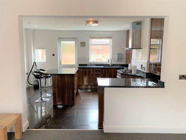 2 bedroom end of terrace house to rent