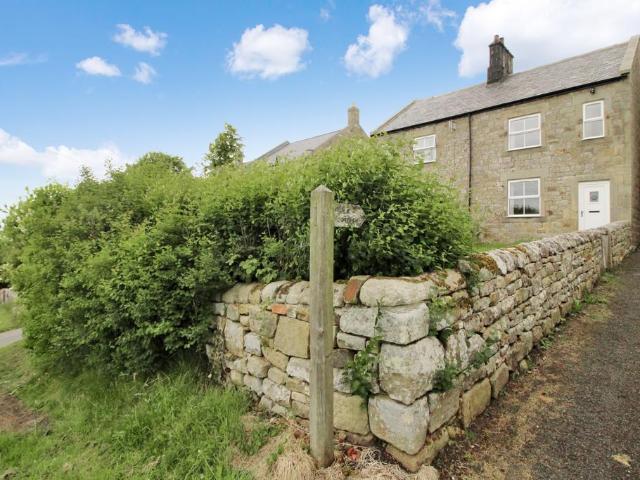 2 bedroom end of terrace house to rent
