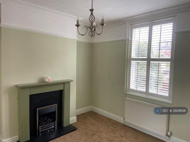 2 bedroom end of terrace house to rent