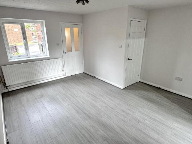 2 bedroom end of terrace house to rent