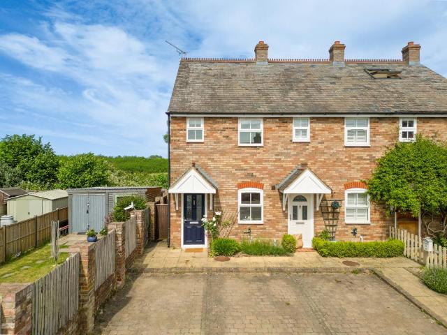 2 bedroom end of terrace house to rent