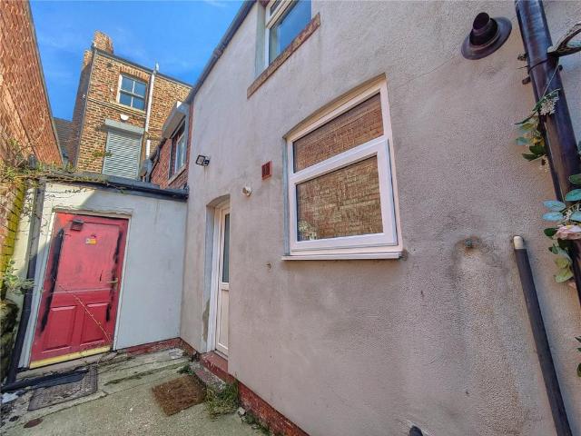 2 bedroom end of terrace house to rent
