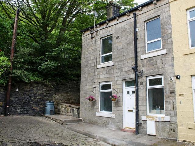 2 bedroom end of terrace house to rent