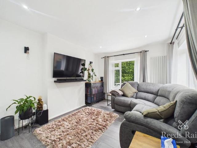 2 bedroom end of terrace house to rent