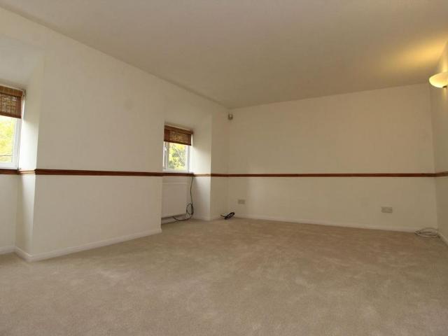 2 bedroom end of terrace house to rent