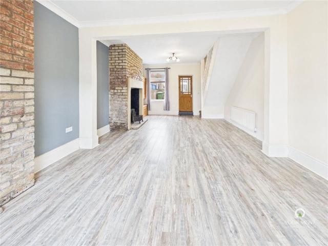 2 bedroom end of terrace house to rent