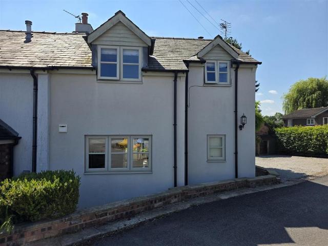 2 bedroom end of terrace house to rent
