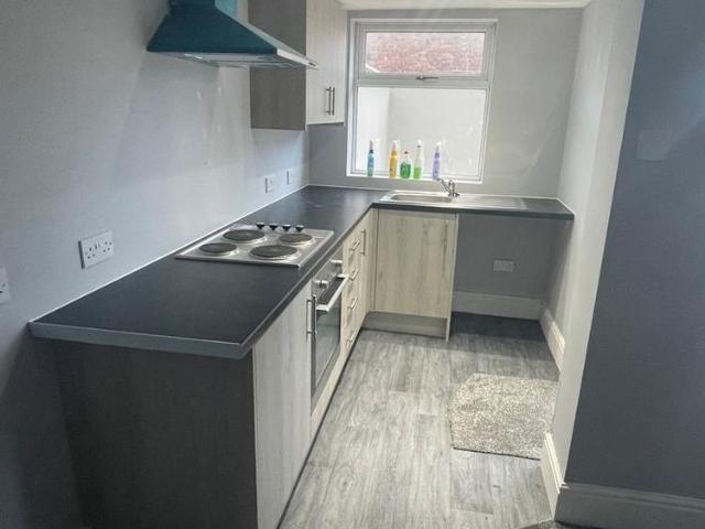 2 bedroom end of terrace house to rent