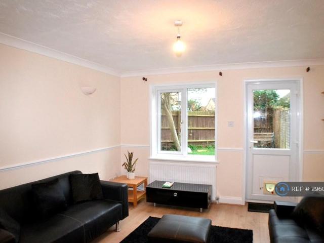 2 bedroom end of terrace house to rent