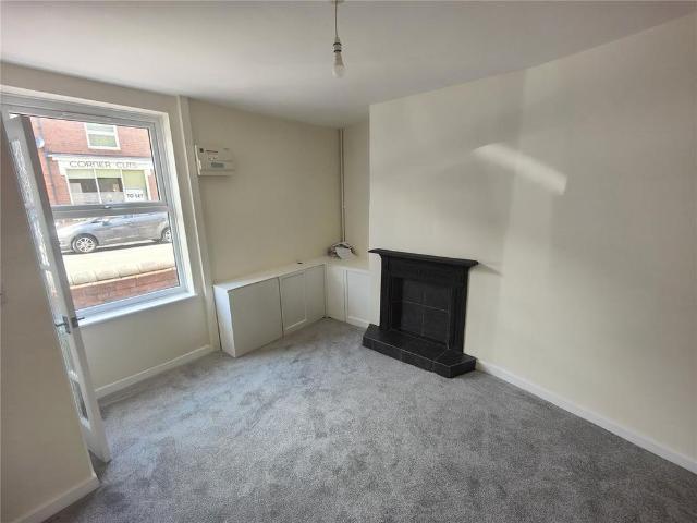2 bedroom end of terrace house to rent