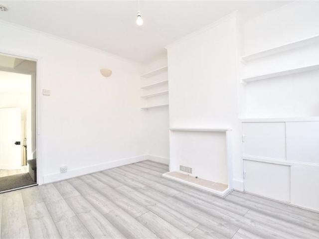 2 bedroom end of terrace house to rent