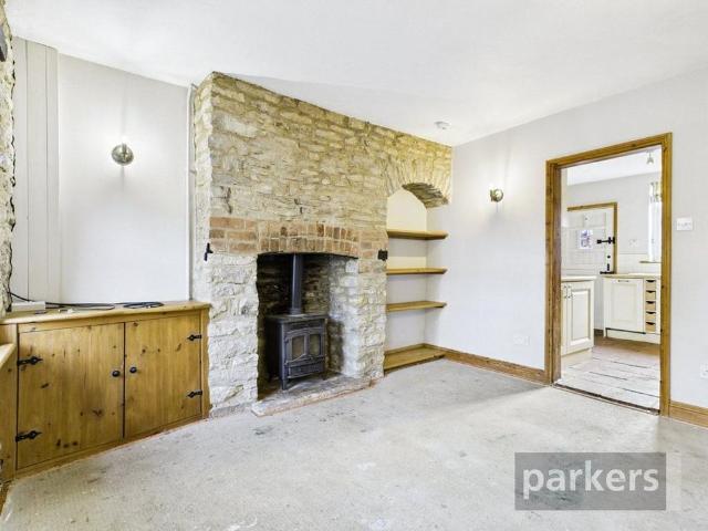 2 bedroom end of terrace house to rent