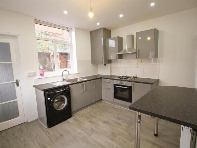 2 bedroom end of terrace house to rent