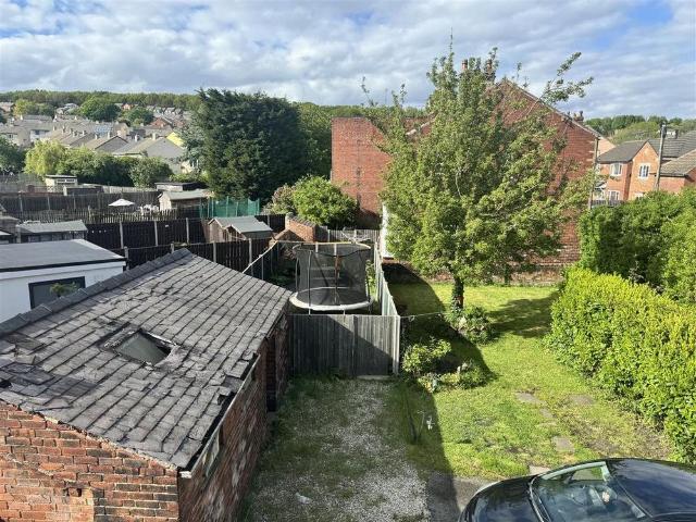 2 bedroom end of terrace house to rent