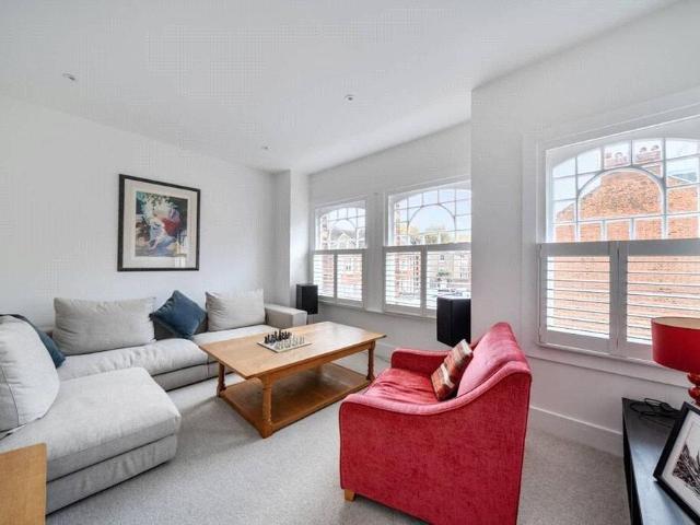 2 bedroom end of terrace house to rent