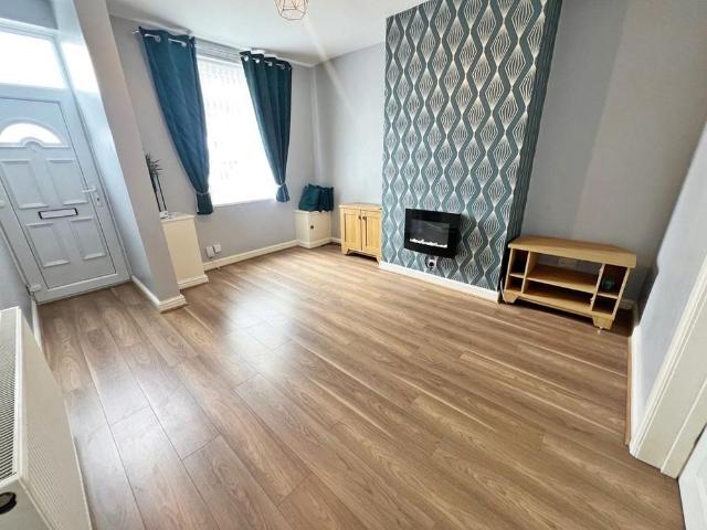 2 bedroom end of terrace house to rent