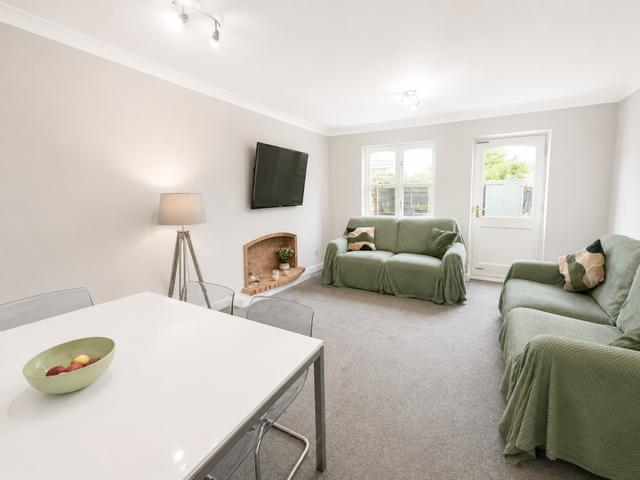 2 bedroom end of terrace house to rent