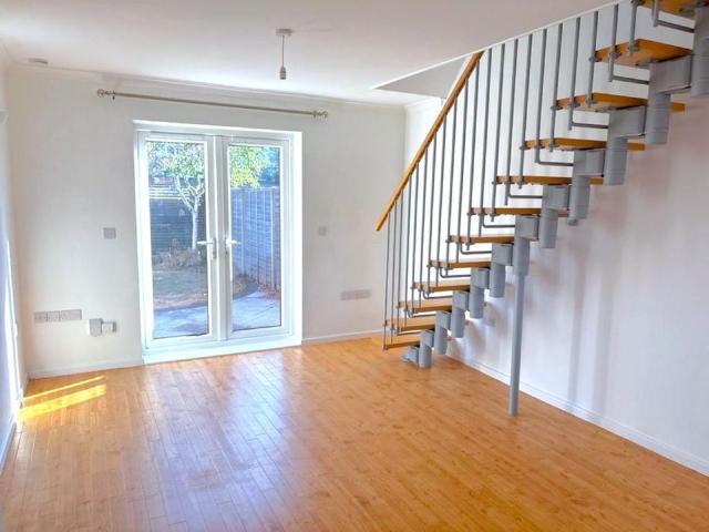 2 bedroom end of terrace house to rent