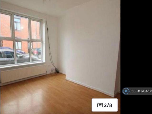 2 bedroom end of terrace house to rent