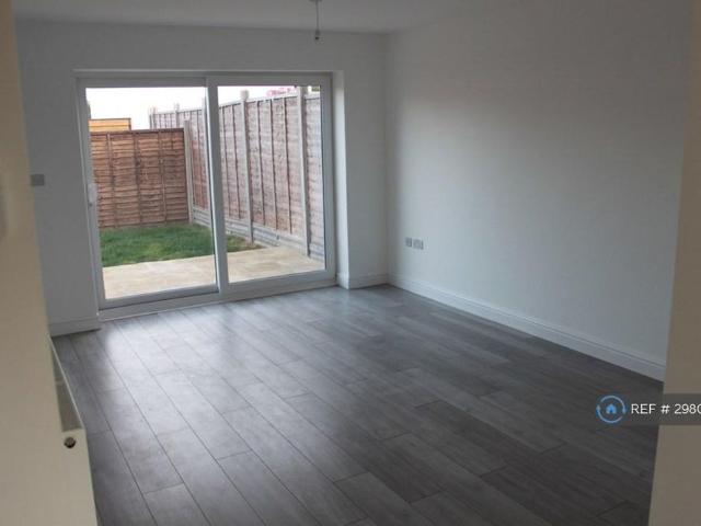 2 bedroom end of terrace house to rent