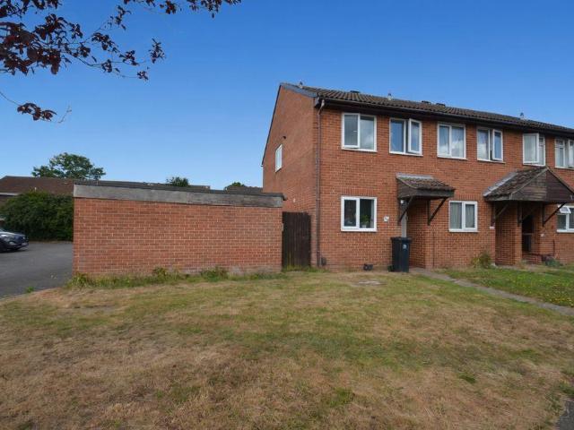 2 bedroom end of terrace house to rent