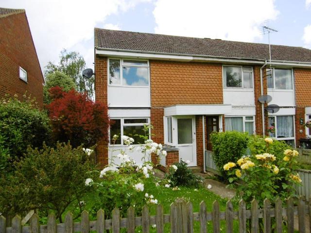 2 bedroom end of terrace house to rent