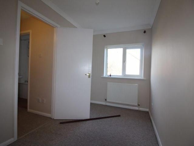 2 bedroom end of terrace house to rent