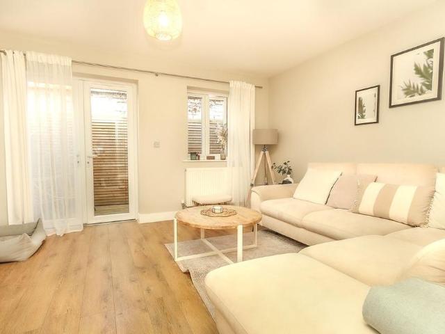 2 bedroom end of terrace house to rent