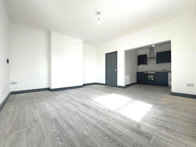 2 bedroom end of terrace house to rent