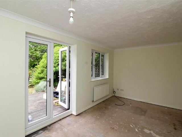 2 bedroom end of terrace house to rent