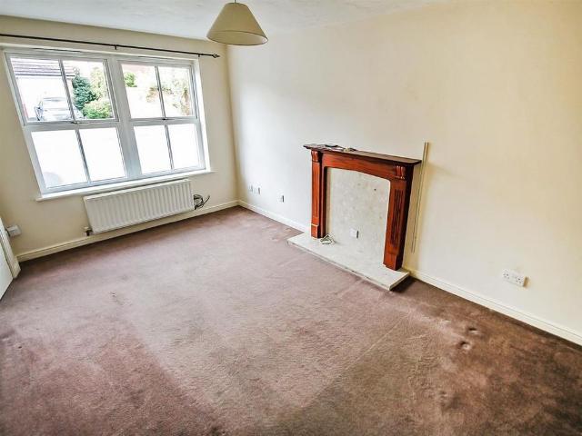 2 bedroom end of terrace house to rent