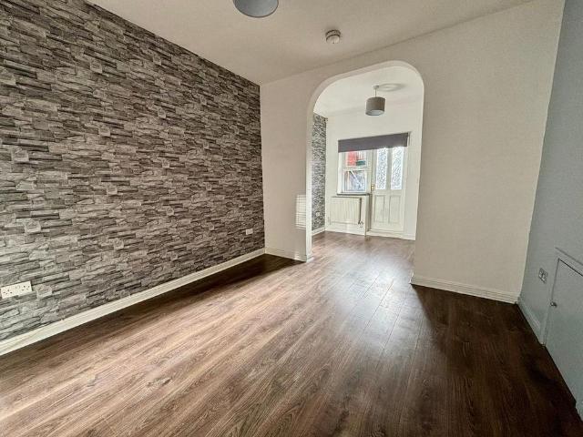 2 bedroom end of terrace house to rent