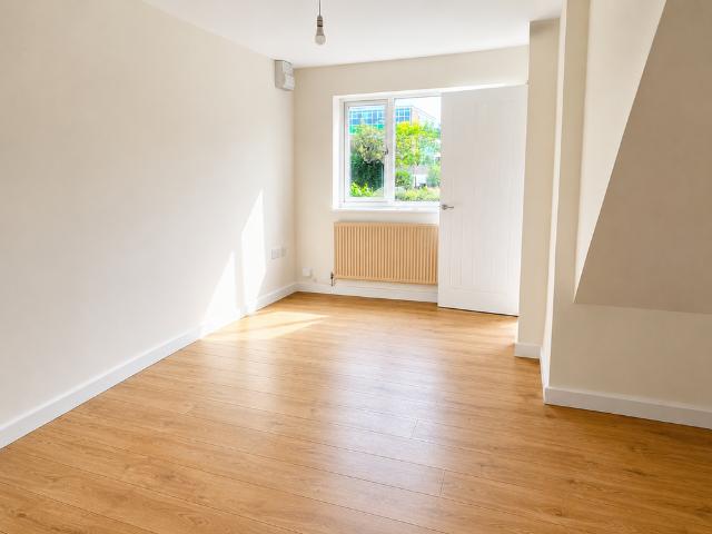 2 bedroom end of terrace house to rent