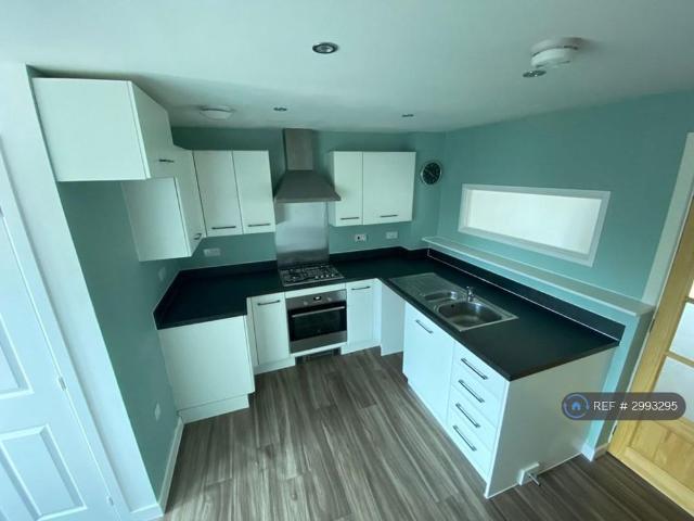2 bedroom end of terrace house to rent
