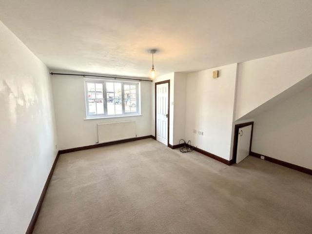 2 bedroom end of terrace house to rent