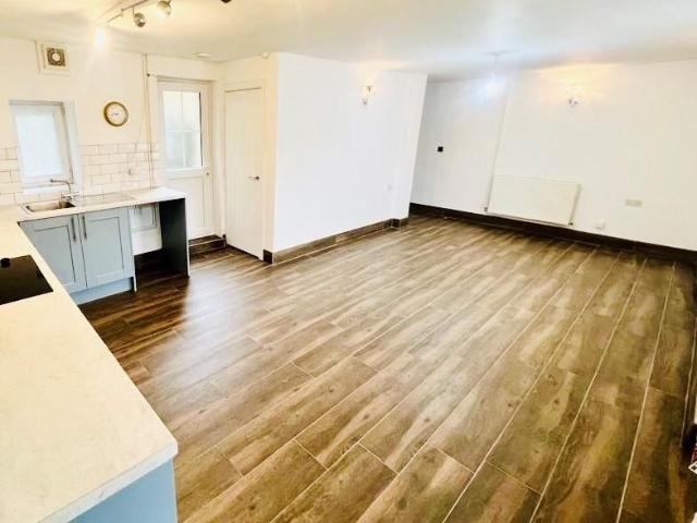 2 bedroom end of terrace house to rent