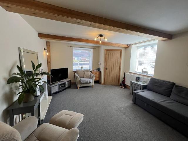 2 bedroom end of terrace house to rent