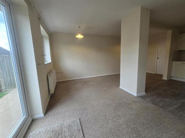 2 bedroom end of terrace house to rent