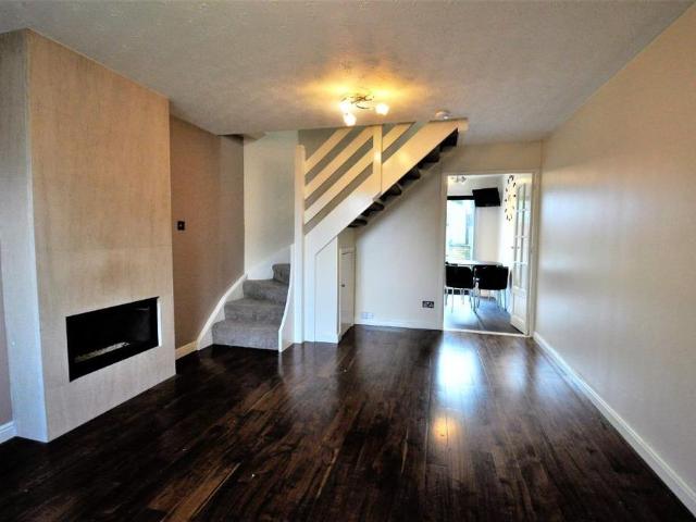 2 bedroom end of terrace house to rent